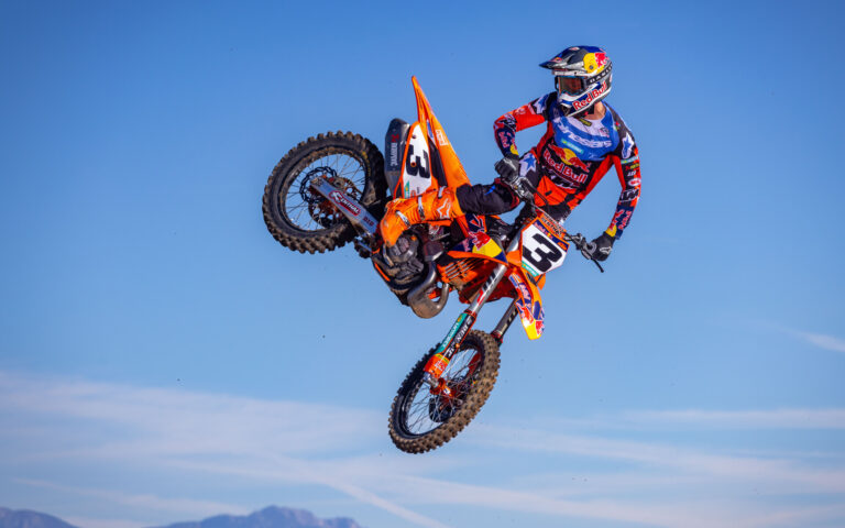 Vidéo: Eli Tomac et Jorge Prado sur la 450 SX-F Red Bull KTM